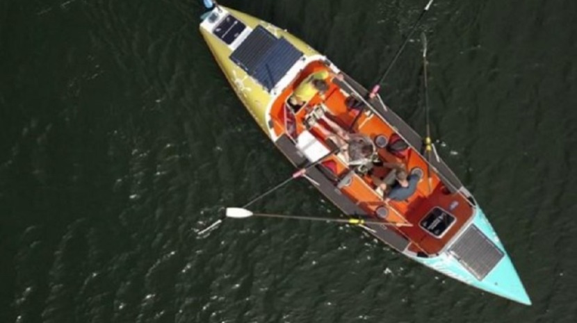 TWO CREW MEMBERS ASSISTED BY THE NAVY SHIP AND BY SANAS - Madeira ...