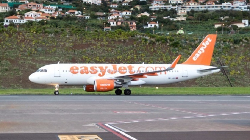 EASYJET WARNS OF THE OBLIGATION TO FILL IN A FORM BY PASSENGERS FLYING ...