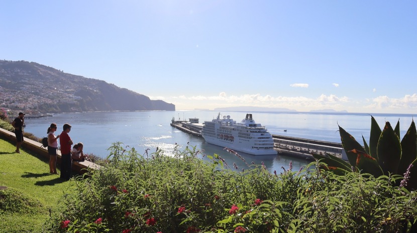 LUXURIOUS CRUISE SHIP BRIGHTENS THE PORT OF FUNCHAL TODAY - Madeira ...