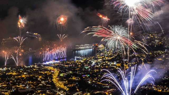 No Rain and a spectacular Fireworks Display - Madeira Island News Blog